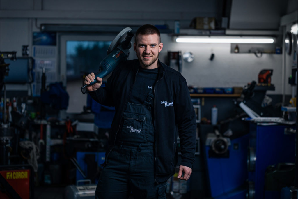 Wir – Reifen Riedl – fährste quer, siehste mehr.